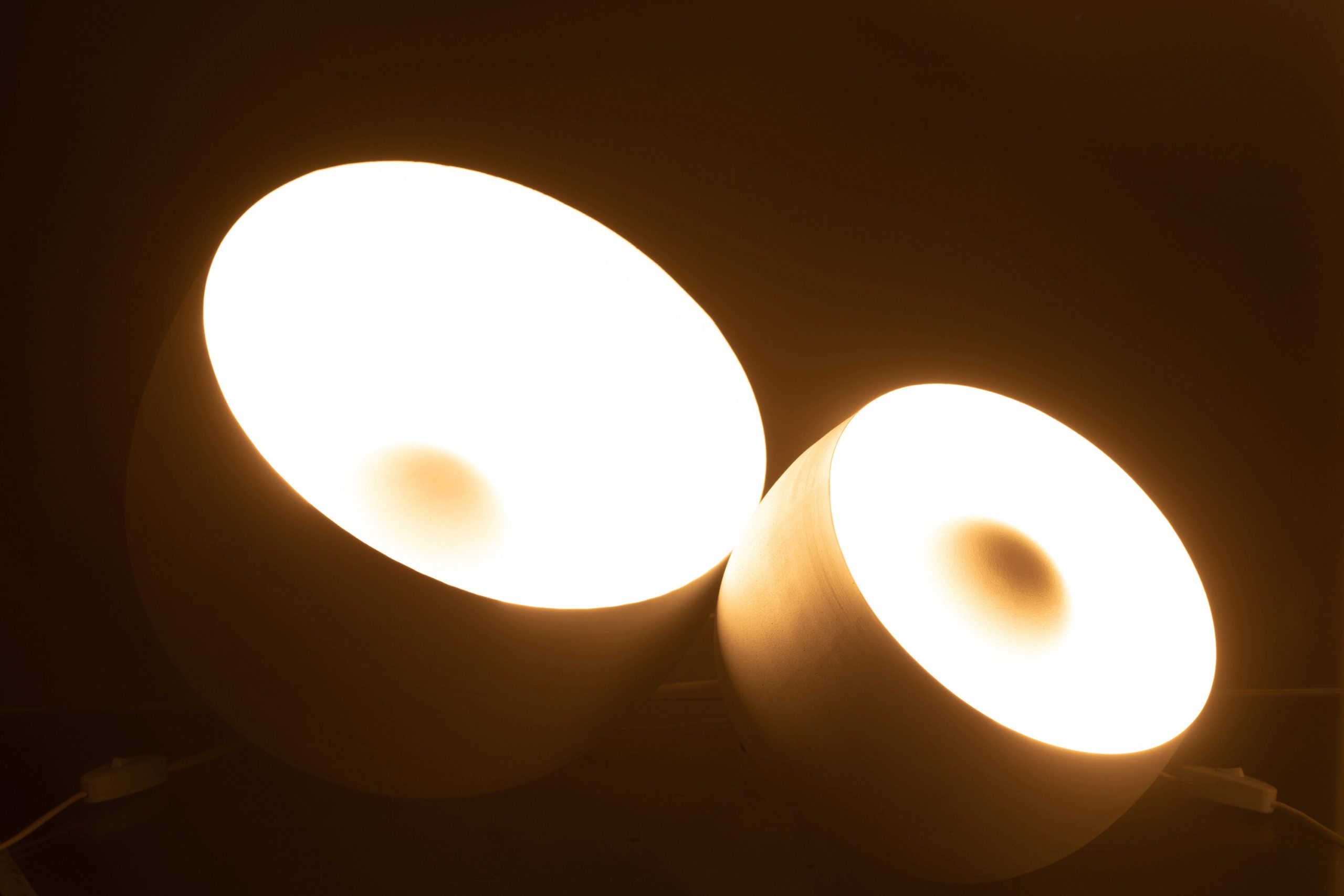 Lampe de table moderne ronde blanche Jolipa Milo - Lampesenligne.fr